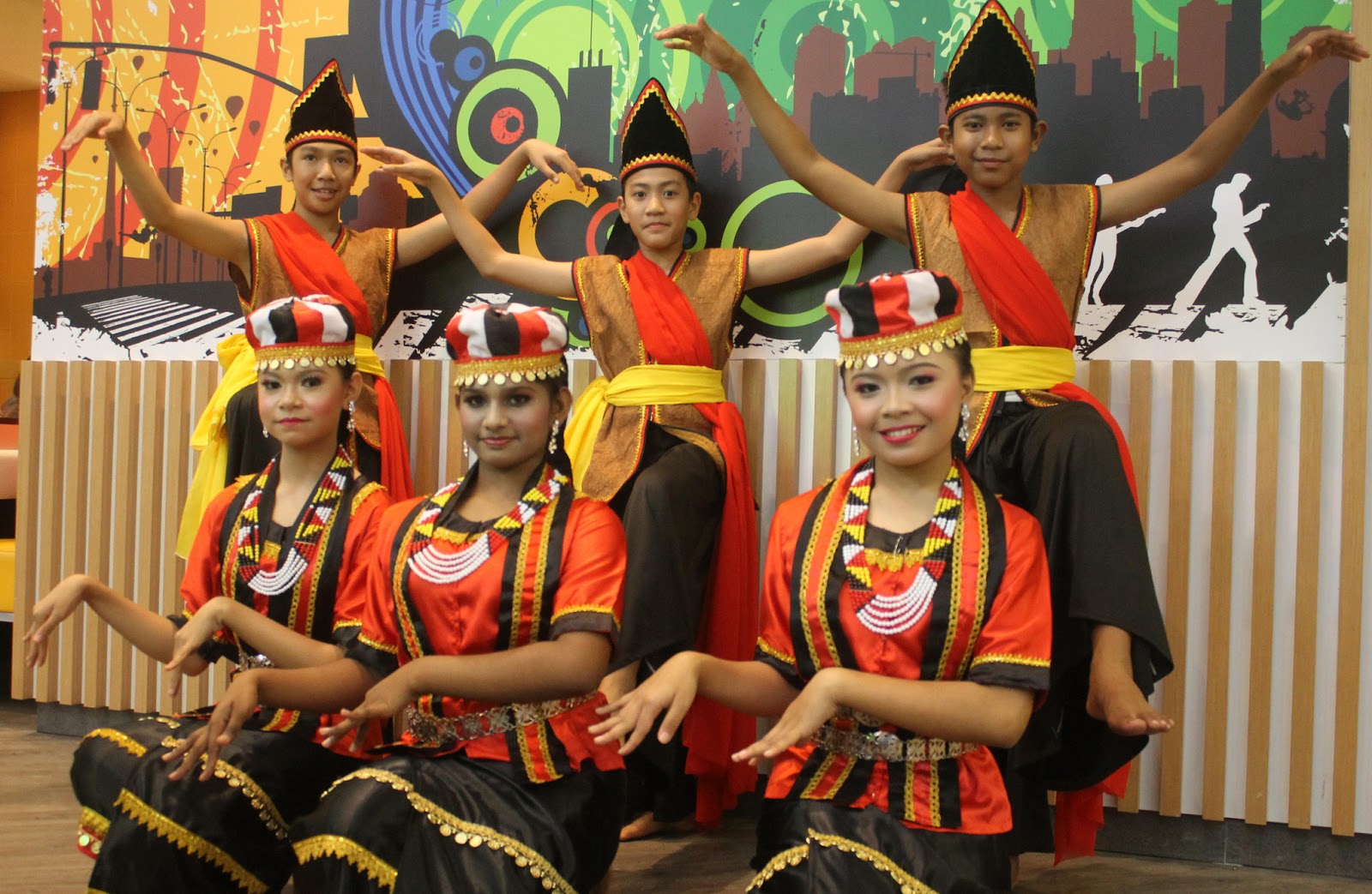 Persembahan Tarian Sempena Malaysia Truly Asia Travel Fair 2013 di ...