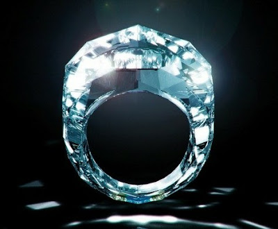 Luxury PLUS: The first ring made entirely of diamond