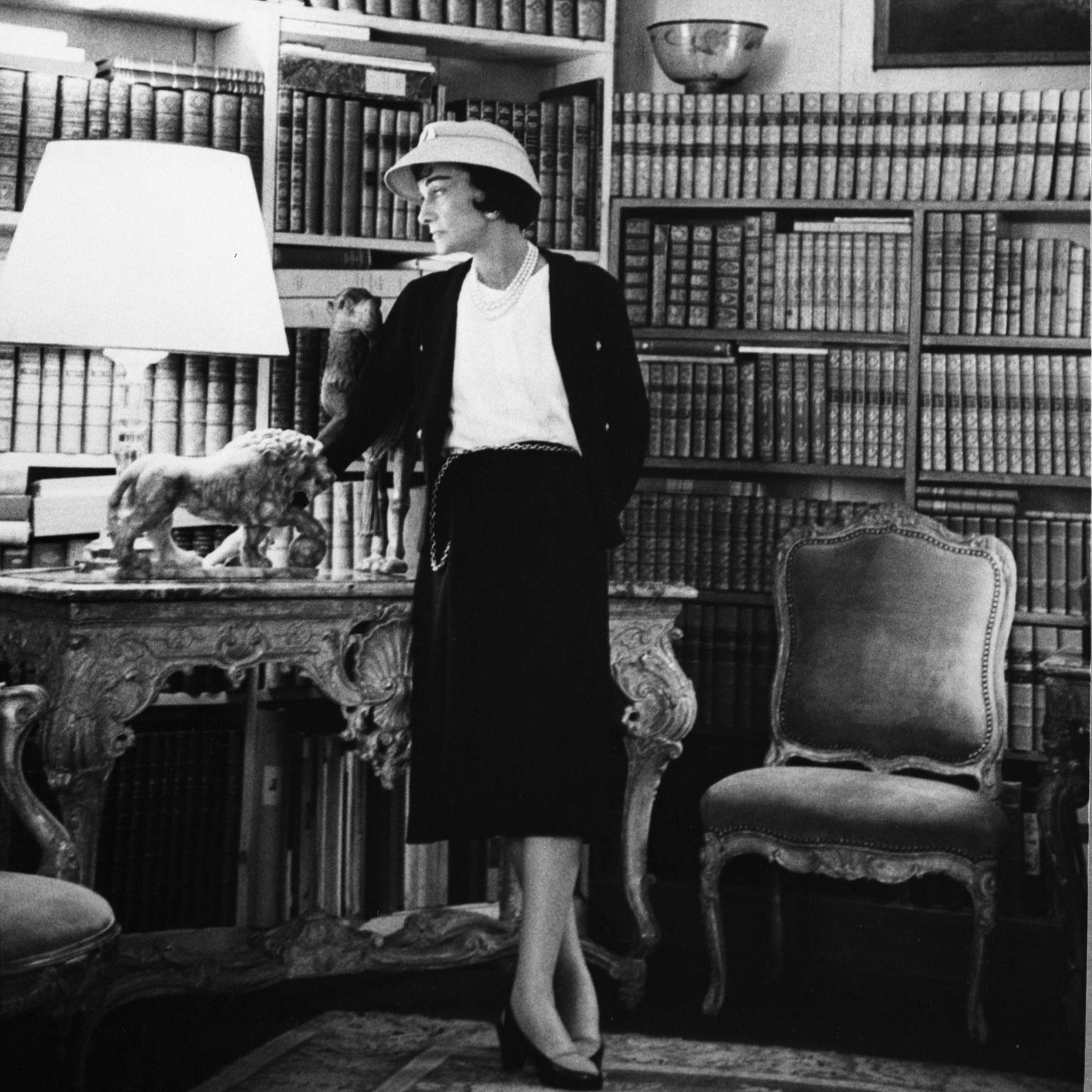 Coco Chanel e Il Suo Amore Per I libri. {Moda & Letteratura} Donne ...