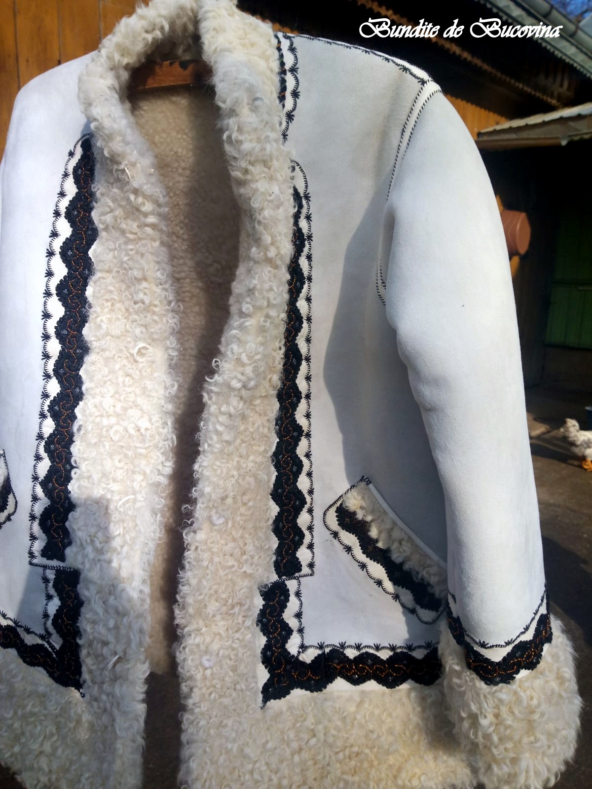 Floare de Lumina: Cojoc bucovinean / cojoace si bundite traditionale ...