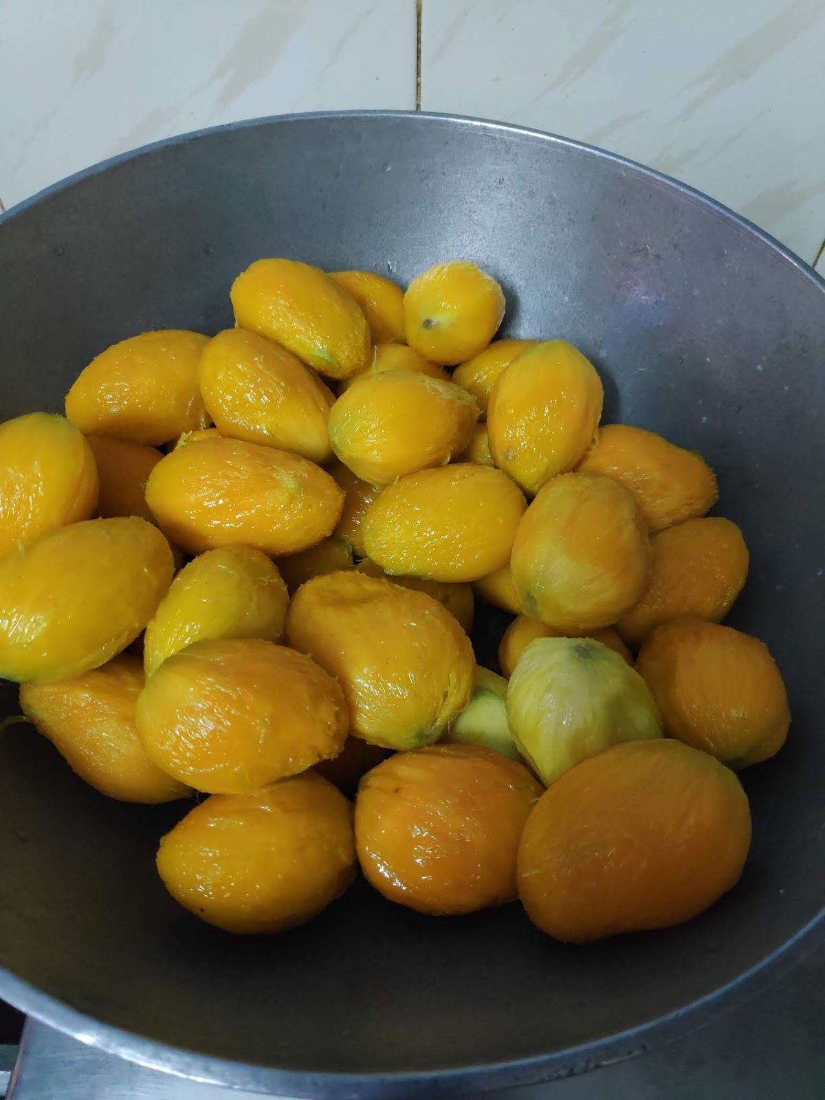 Easycooking: How to preserve Mangoes to make Pulisheri/Sweet Mango curry