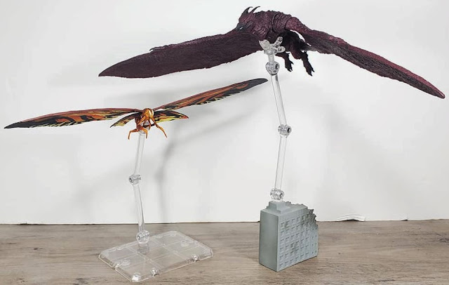 The Gryphon's Lair : SH MONSTERARTS MOTHRA AND RODAN (2019) | Figure Review