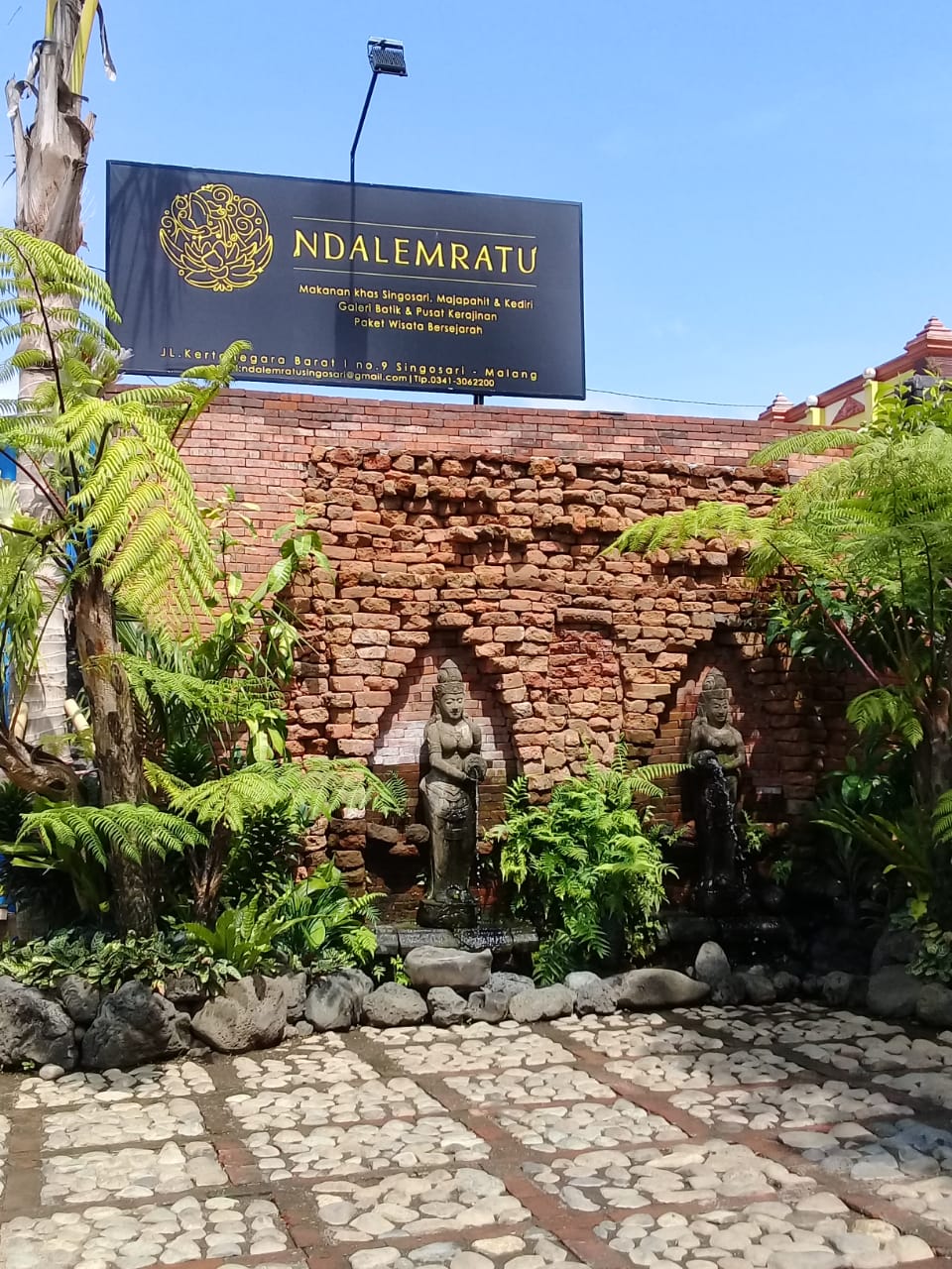 Terbaru ! Ndalem Ratu Singosari, Rumah Makan Dengan Konsep Kerajaan di ...