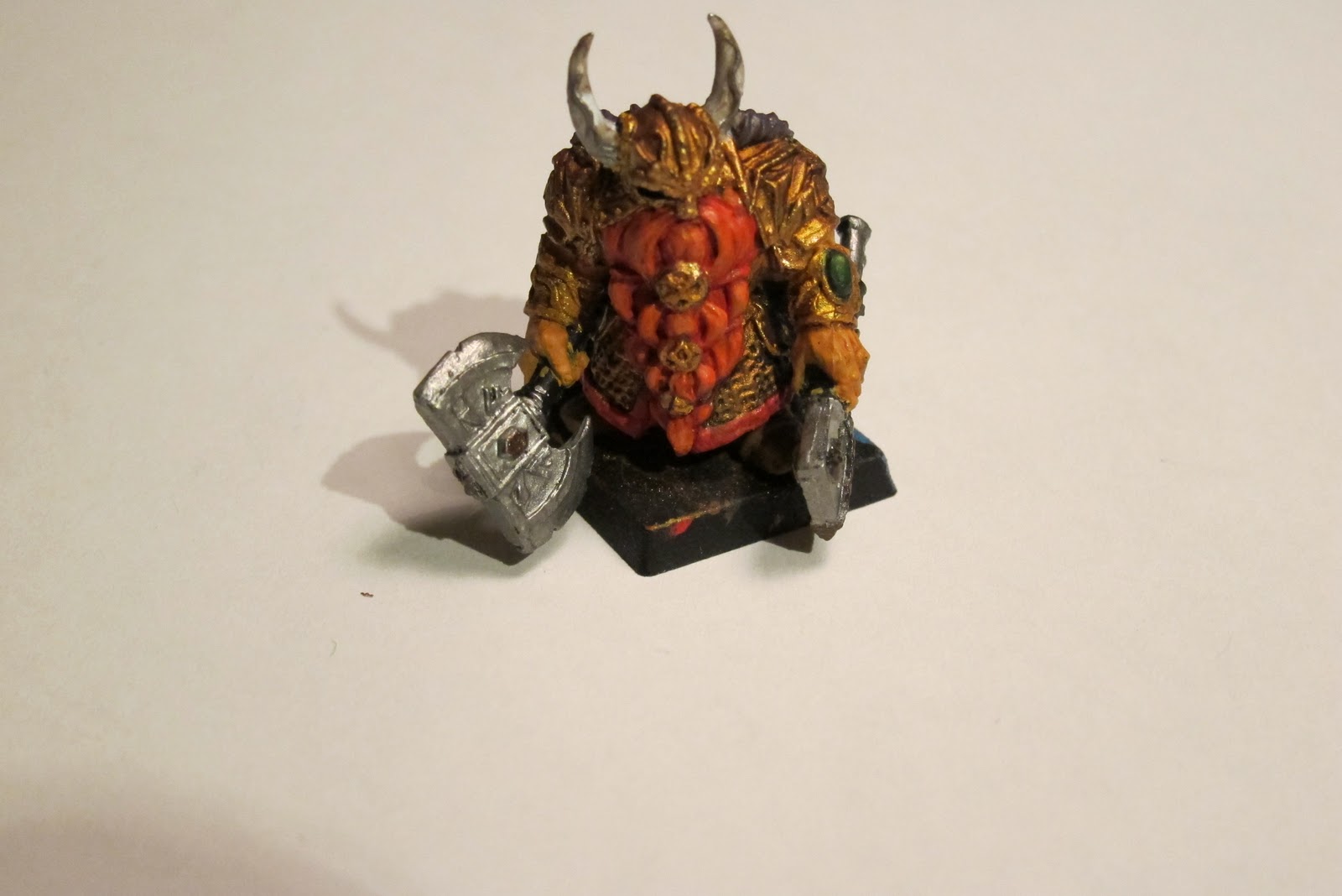 Proud To Be Short: Dual wielding Dwarf Lord
