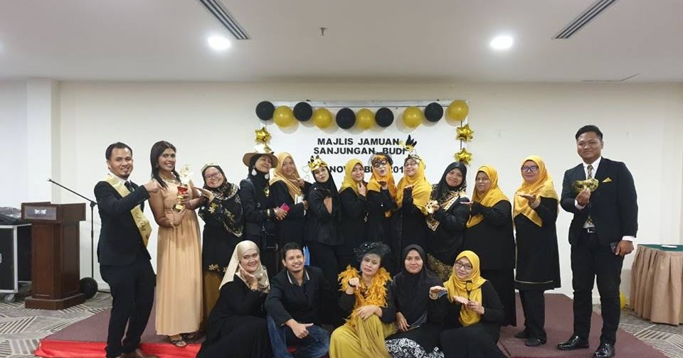 Majlis Dinner Sekolah Dengan Tema Black And Gold Masquerade Yang Sangat ...