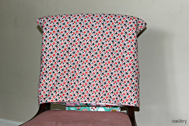 sewVery: Wonderland Blog Hop: Chair Pocket Tutorial