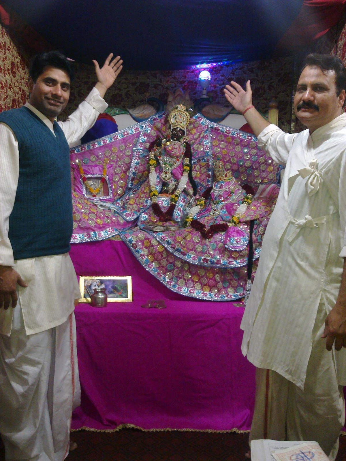 Shri radha navrangi lal mandir devvrand