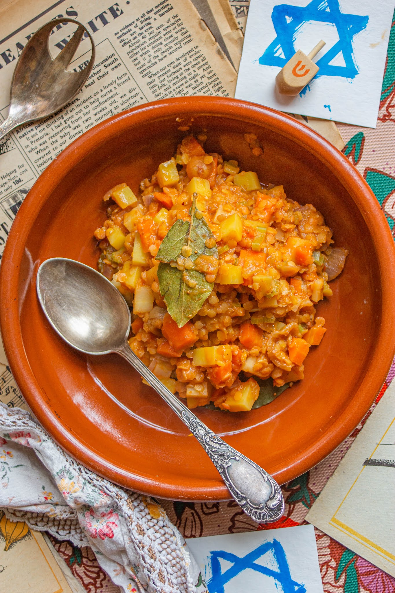 CZULENT Z WARZYWAMI KORZENIOWYMI I SOCZEWICĄ | Wegan Nerd - roślinne ...