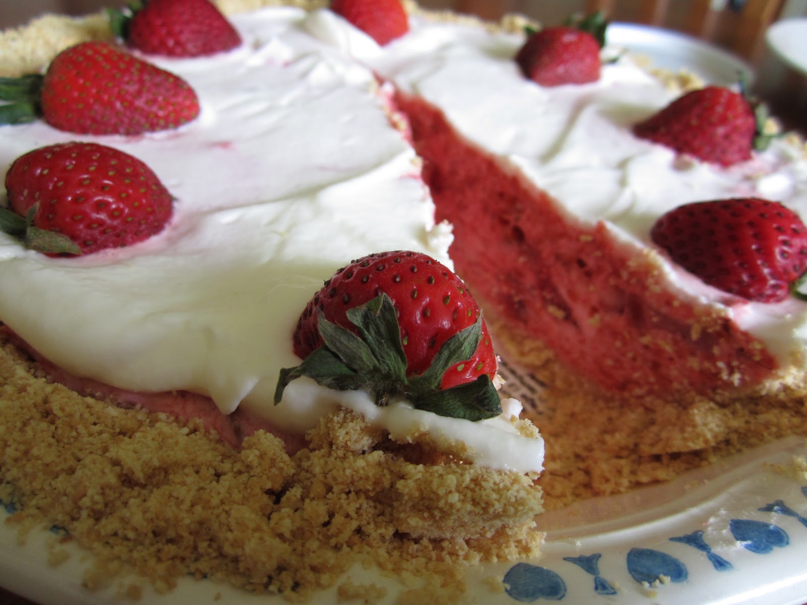 Mennonite Girls Can Cook: Rhubarb Chantilly Cream Pie