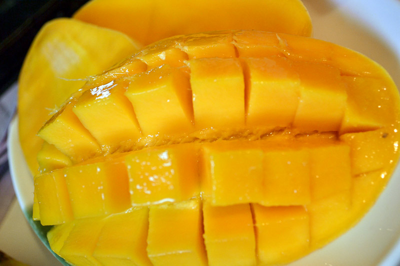 adobongblog: Philippine mangoes in town!