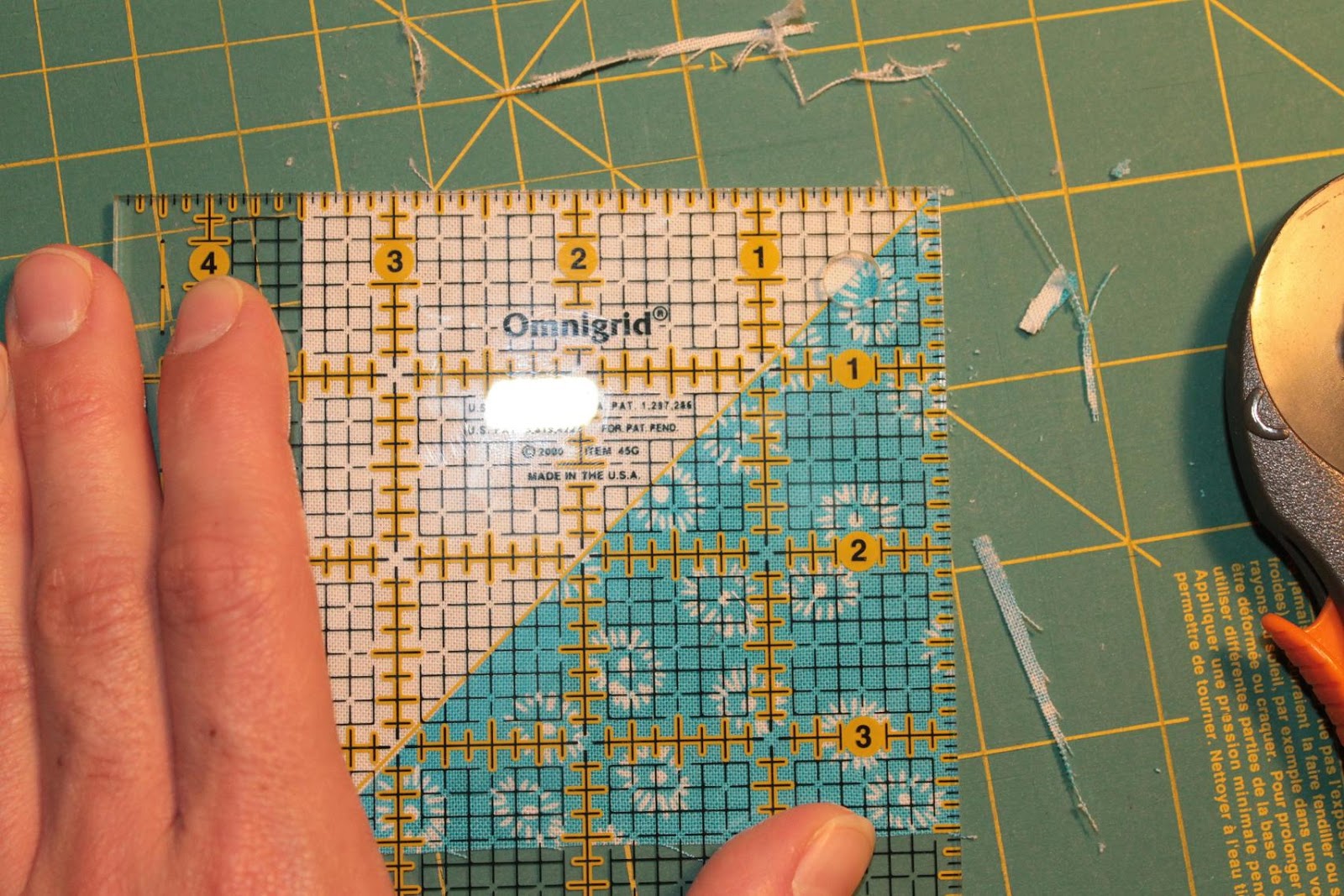 Lilyquilt: Half-Square Triangle Tutorial: Two at a Time