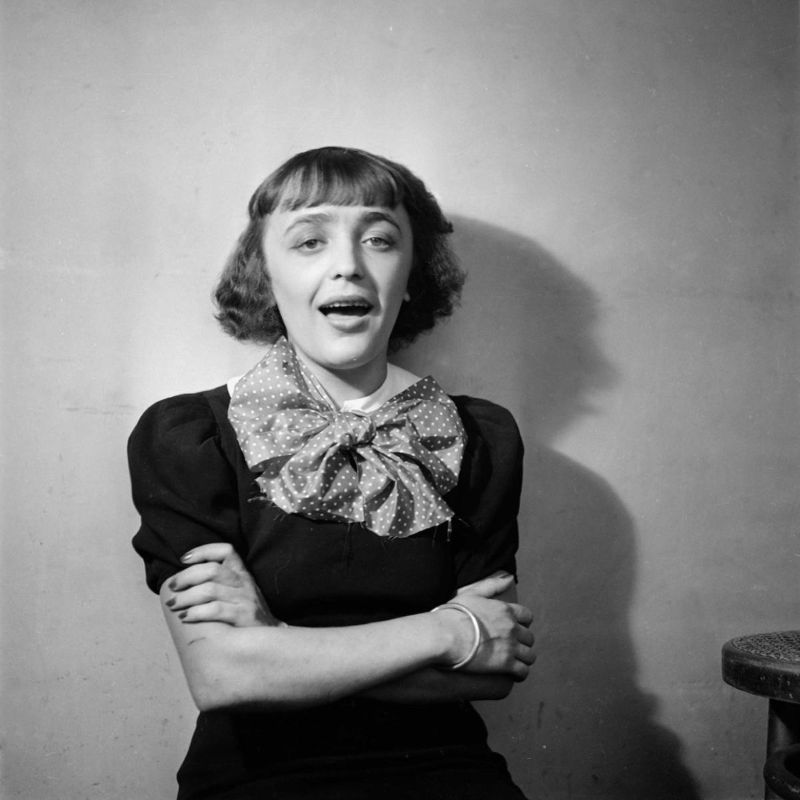 Блог на Павел Николов Едит Пиаф снимки и “Акордеонистът”