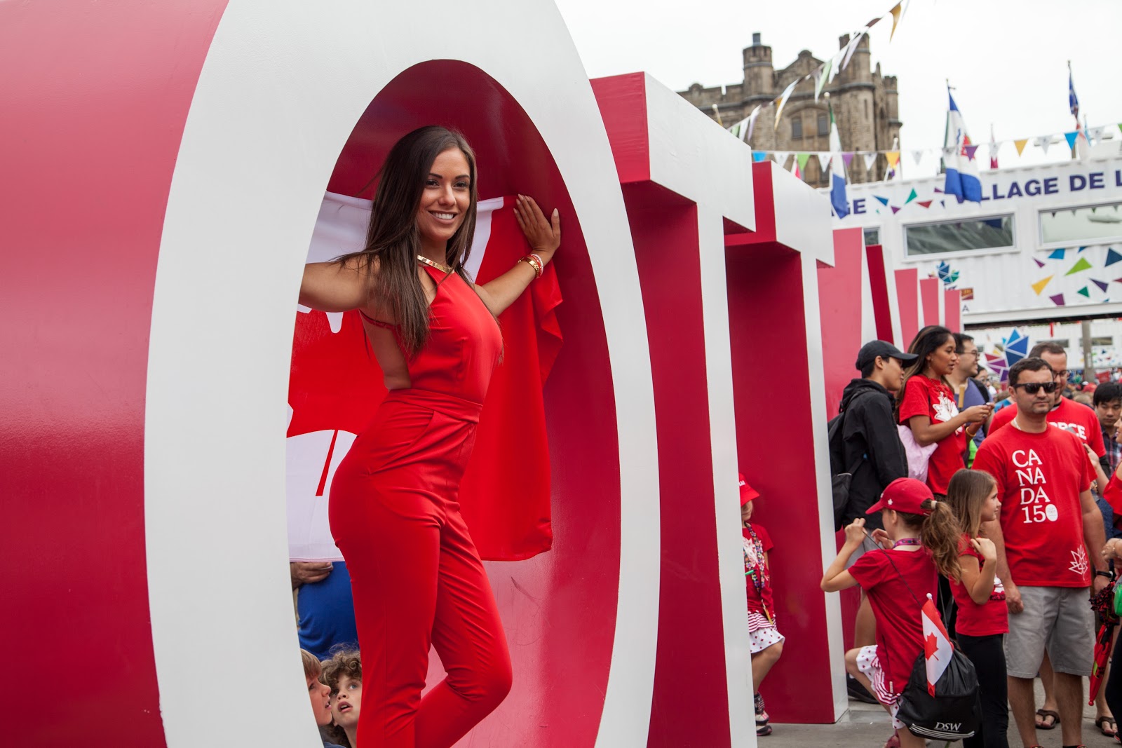 Red and White are Colours of Canada - Explore the World with Simon Sulyma