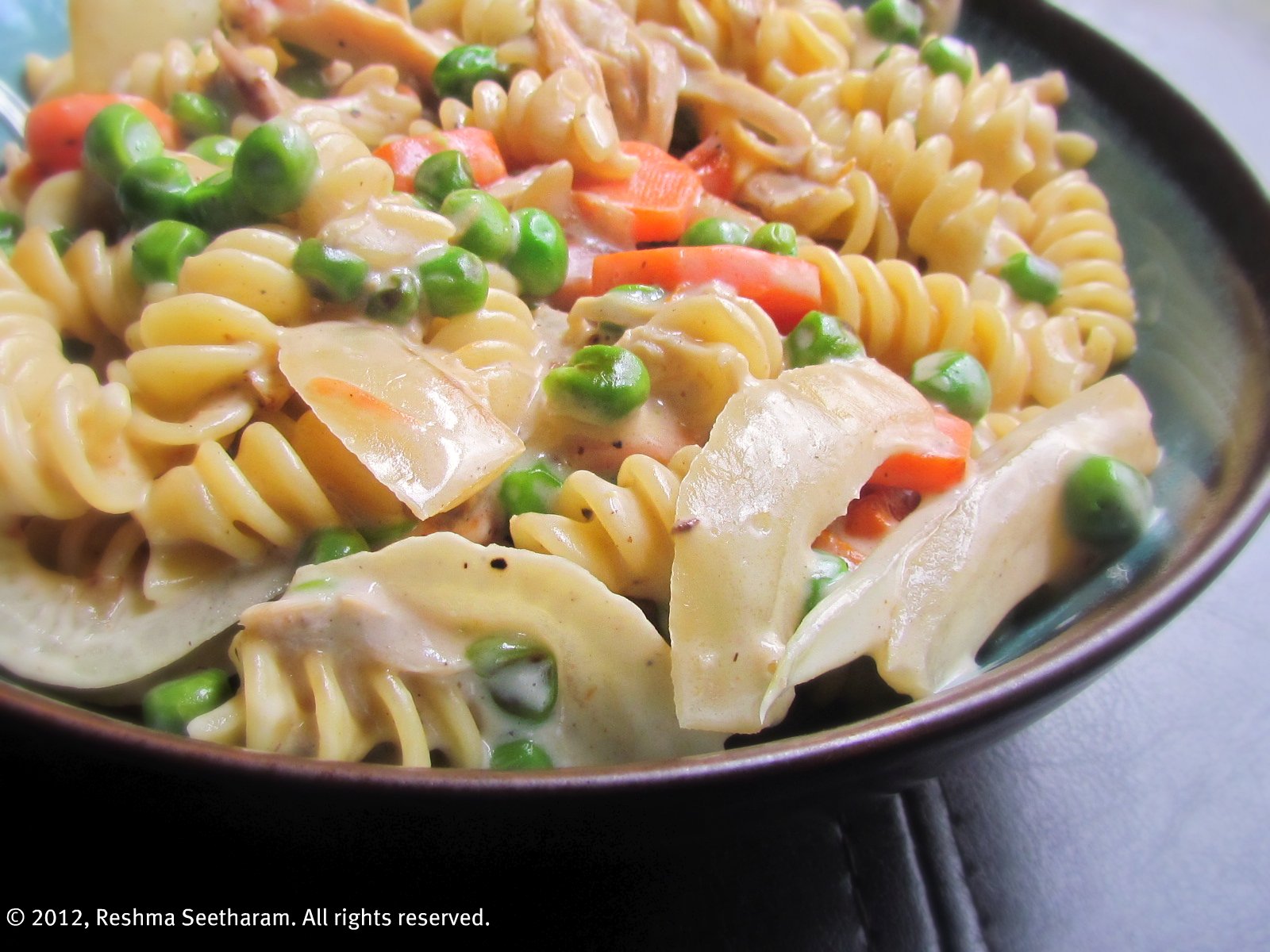 Creamy chicken and vegetable fusilli