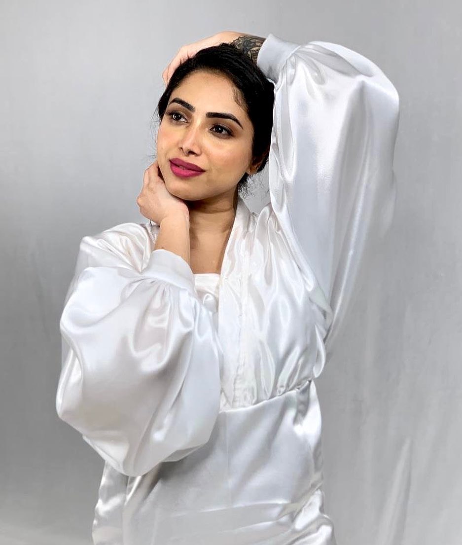 Ameya Mathew Hot Images: Latest Sexy legs Pics of Ameya Mathew