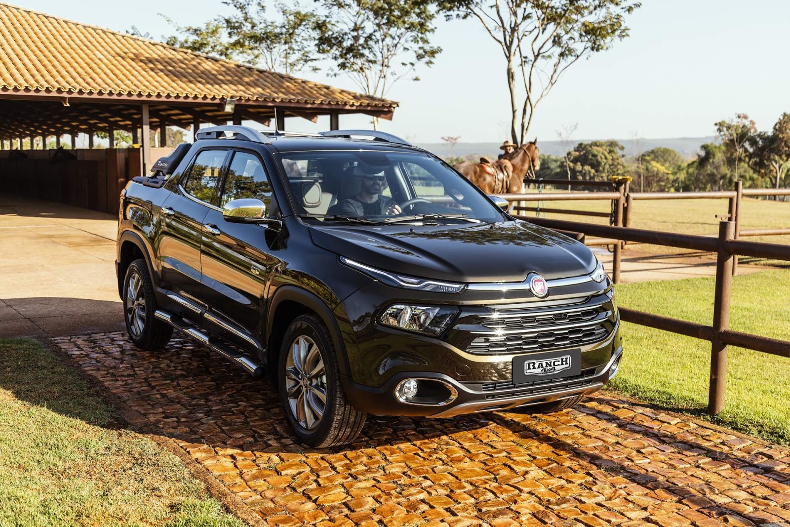 Fiat Toro Diesel 2019 ganha versão enfeitada Ranch