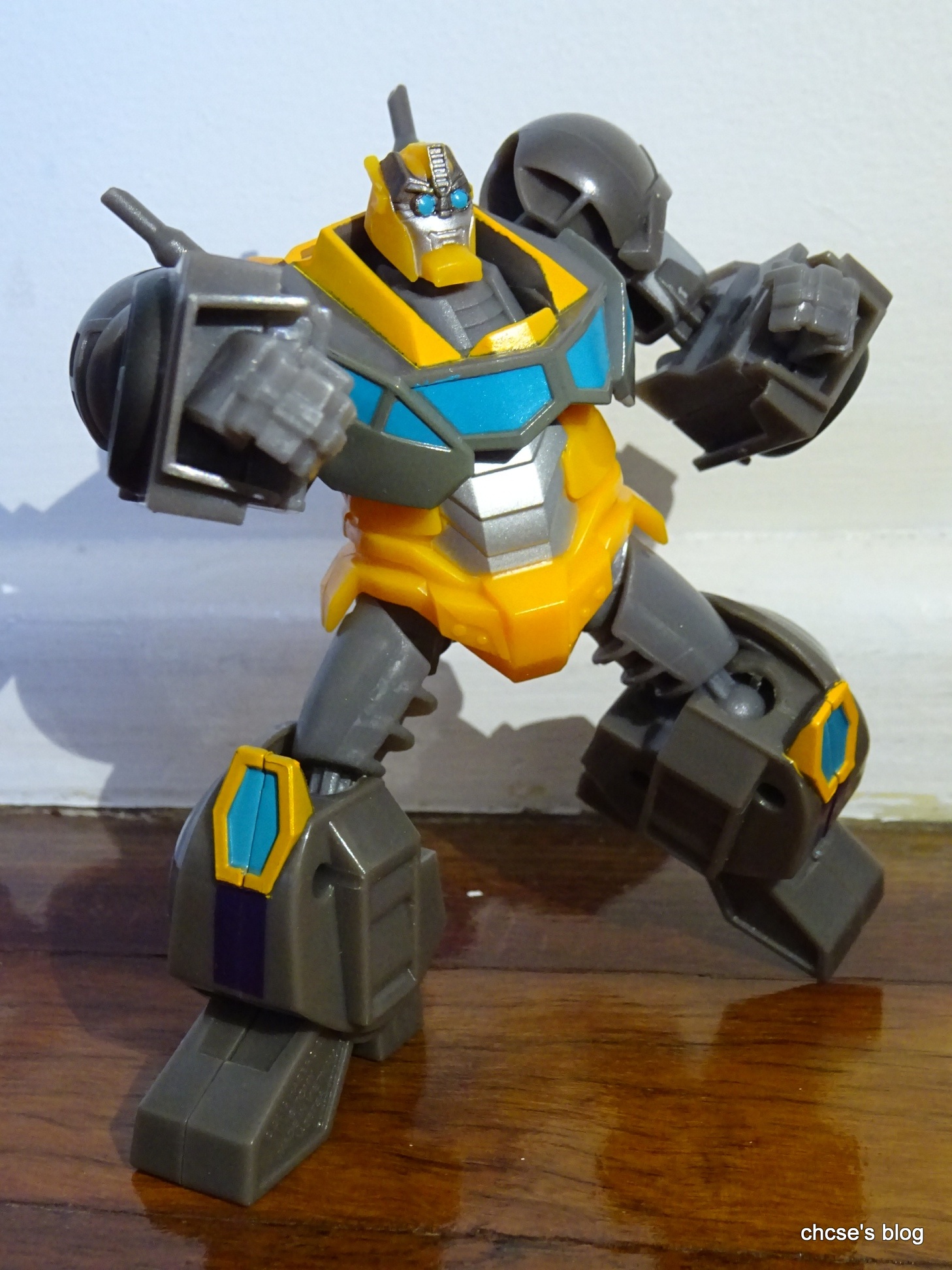 ChCse's blog: Toy Review: Transformers Cyberverse Maccadam (Build-A-Figure)
