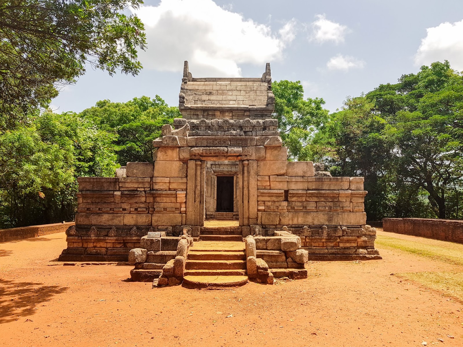 Nalanda Gedige, the central point of Sri Lanka - Travel Ahead Photography
