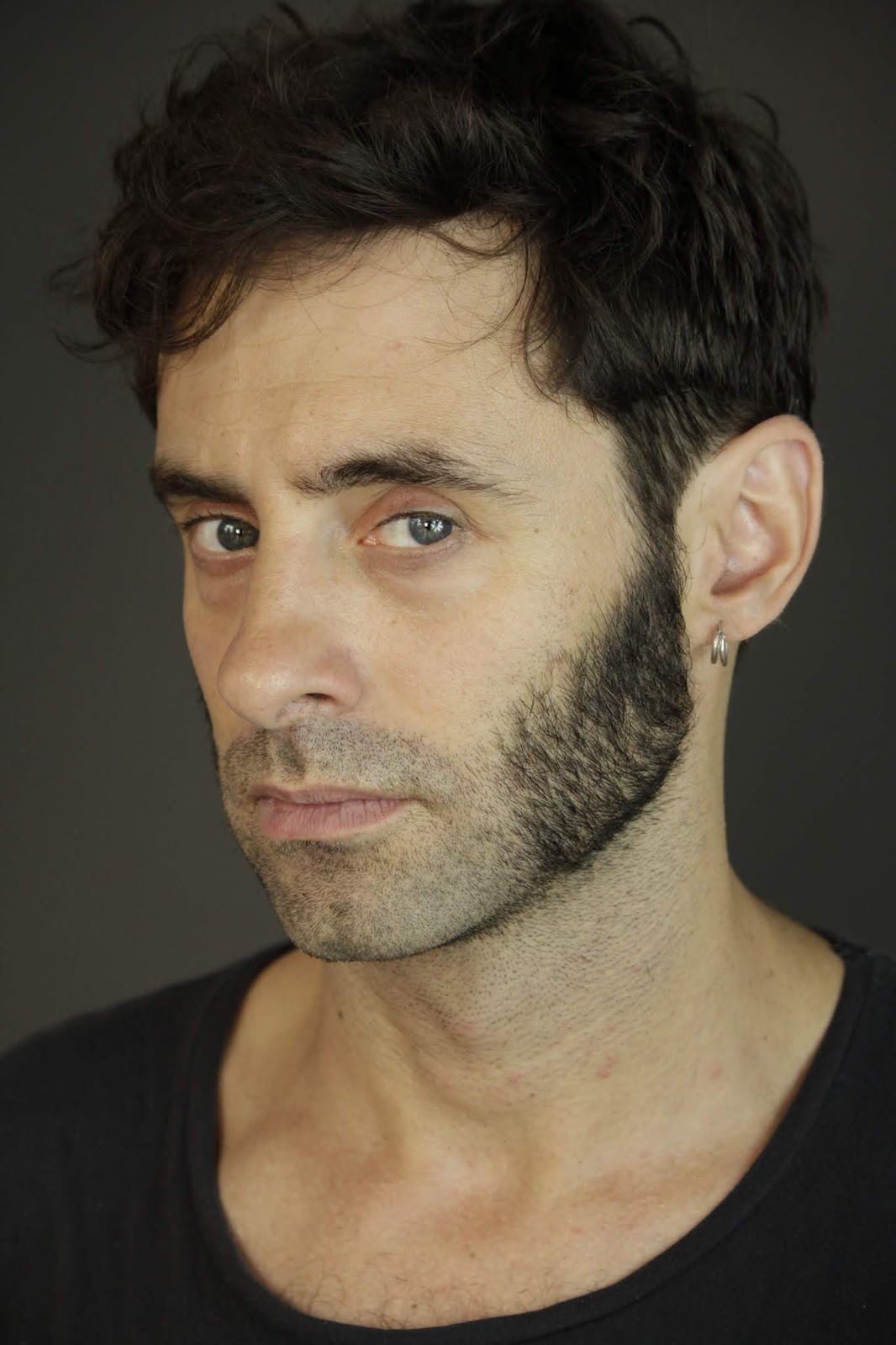 El actor Denis Gómez estrena "El Vecino" de Netflix el 31 de diciembre