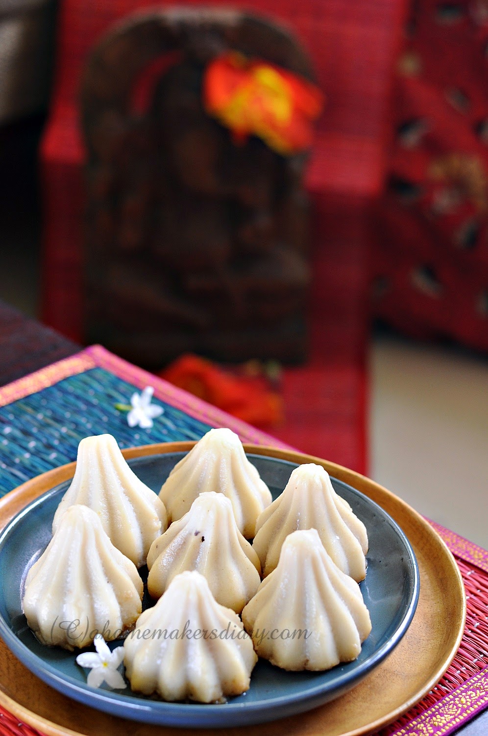 Ukadiche Modak with Nolen gur (step by step method) - A Homemaker's Diary