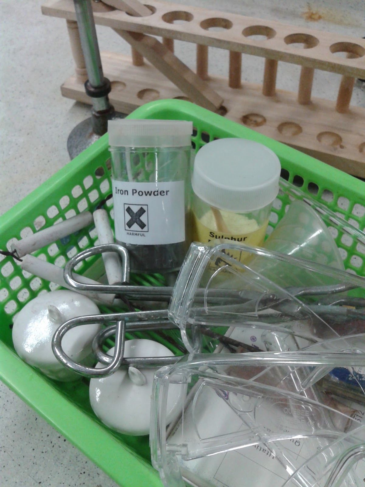 Chem is a mystery :O: Practical: Comparing Element, Compound and Mixture