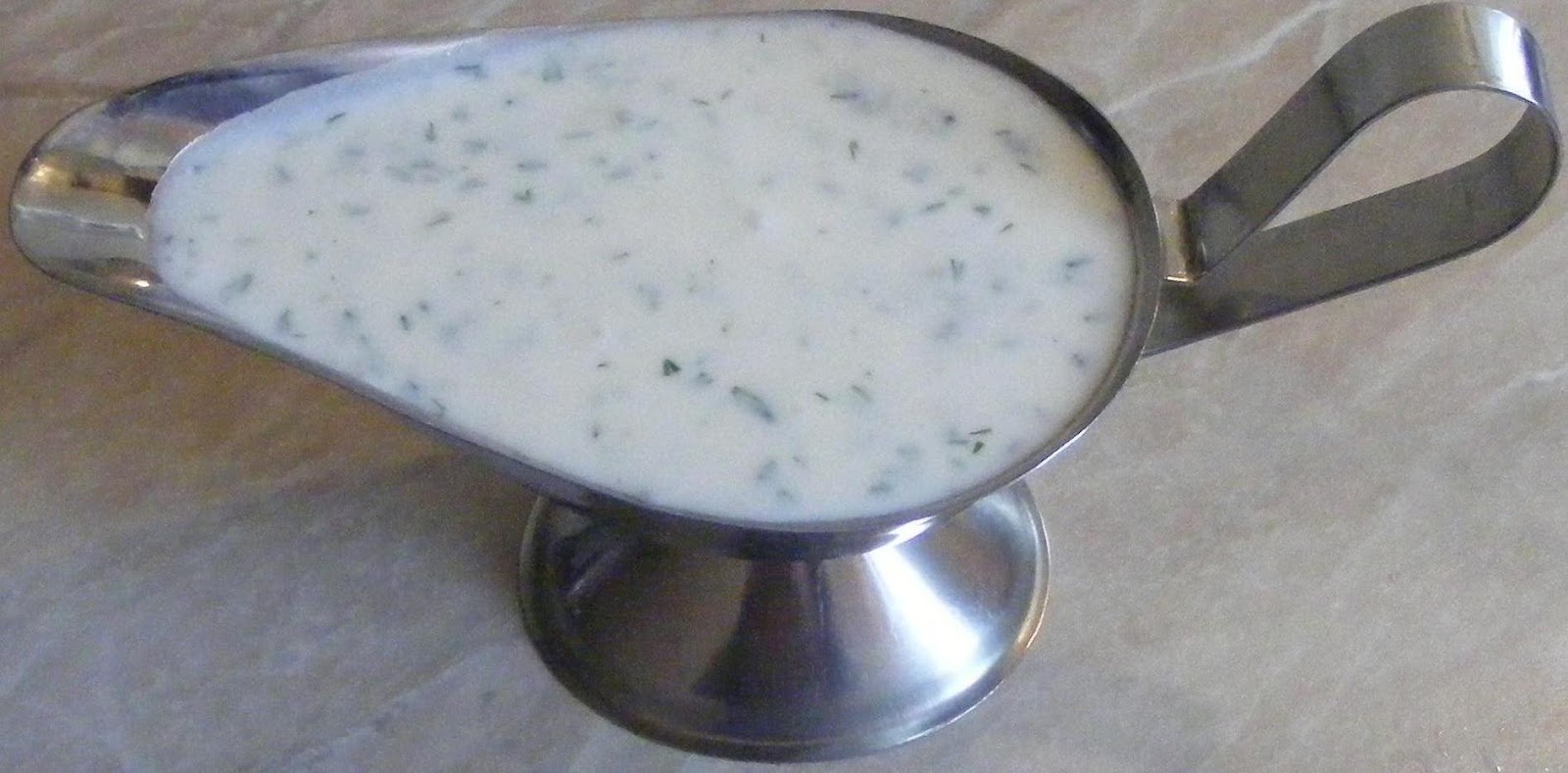 Sos din smantana cu usturoi si marar | Preparatedevis.ro