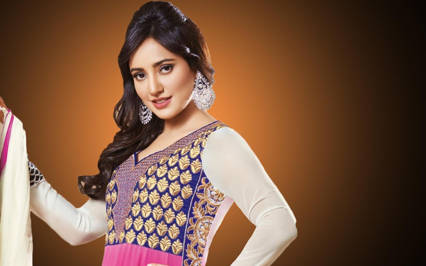 Neha Sharma Age, Height, Boyfriend, Husband, Family, Biography & More