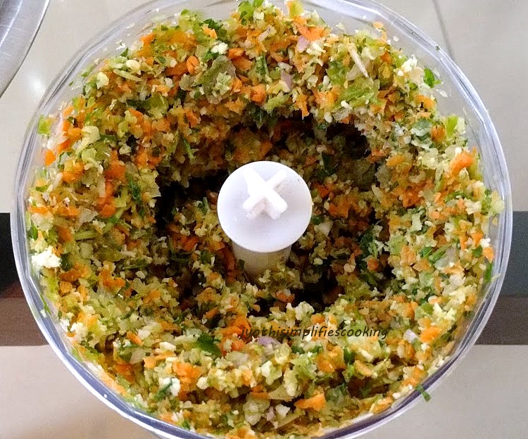 VEGETABLE SAJJE ROTTI/VEGETABLE PEARL MILLET ROTTI/SABZIWALA BAJRA ROTI