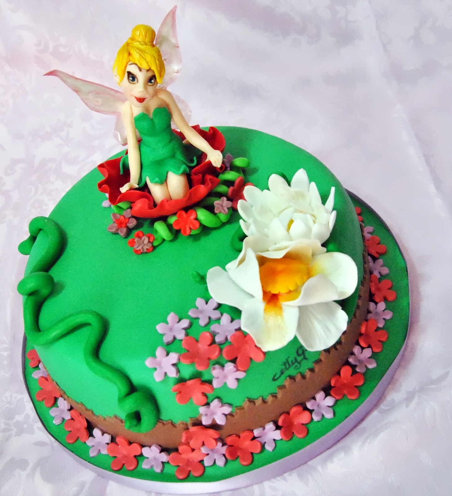 Torta Trilly in pasta di zucchero...