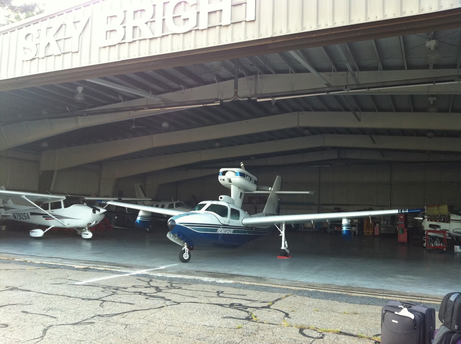 JETEEZY : LAKE 250 ARRIVES IN SINGAPORE