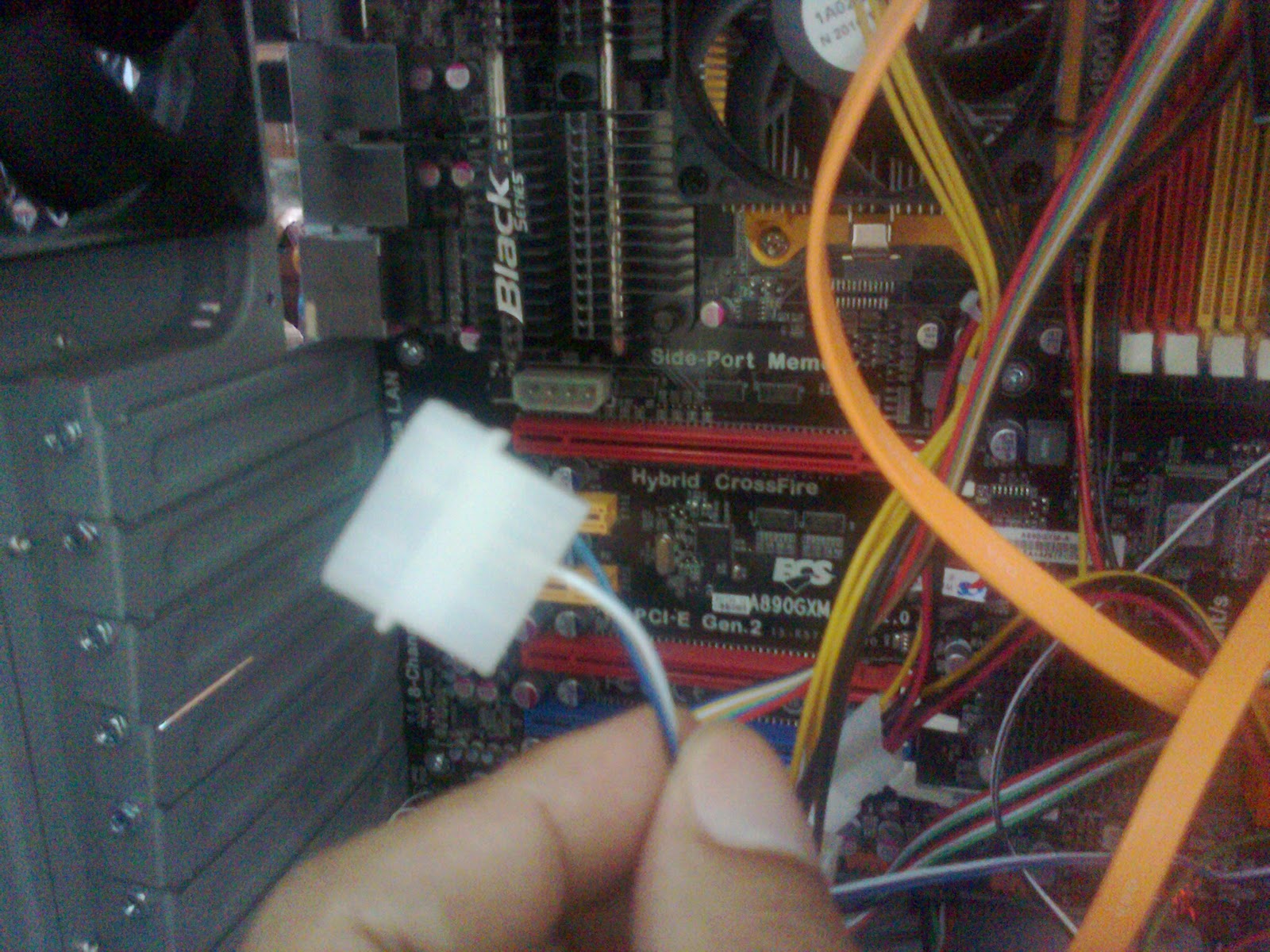 Memasang kabel front panel dari casing ke mainboard. - Rajief Fairuzi