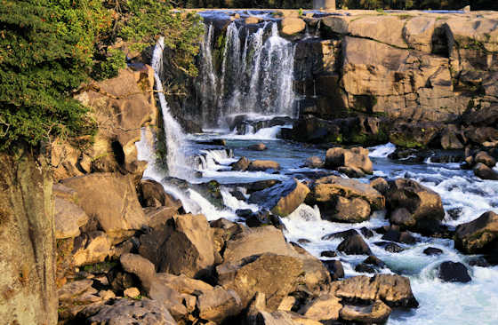 More glimpses of unfamiliar Japan: Sogi Falls... Niagara of the East