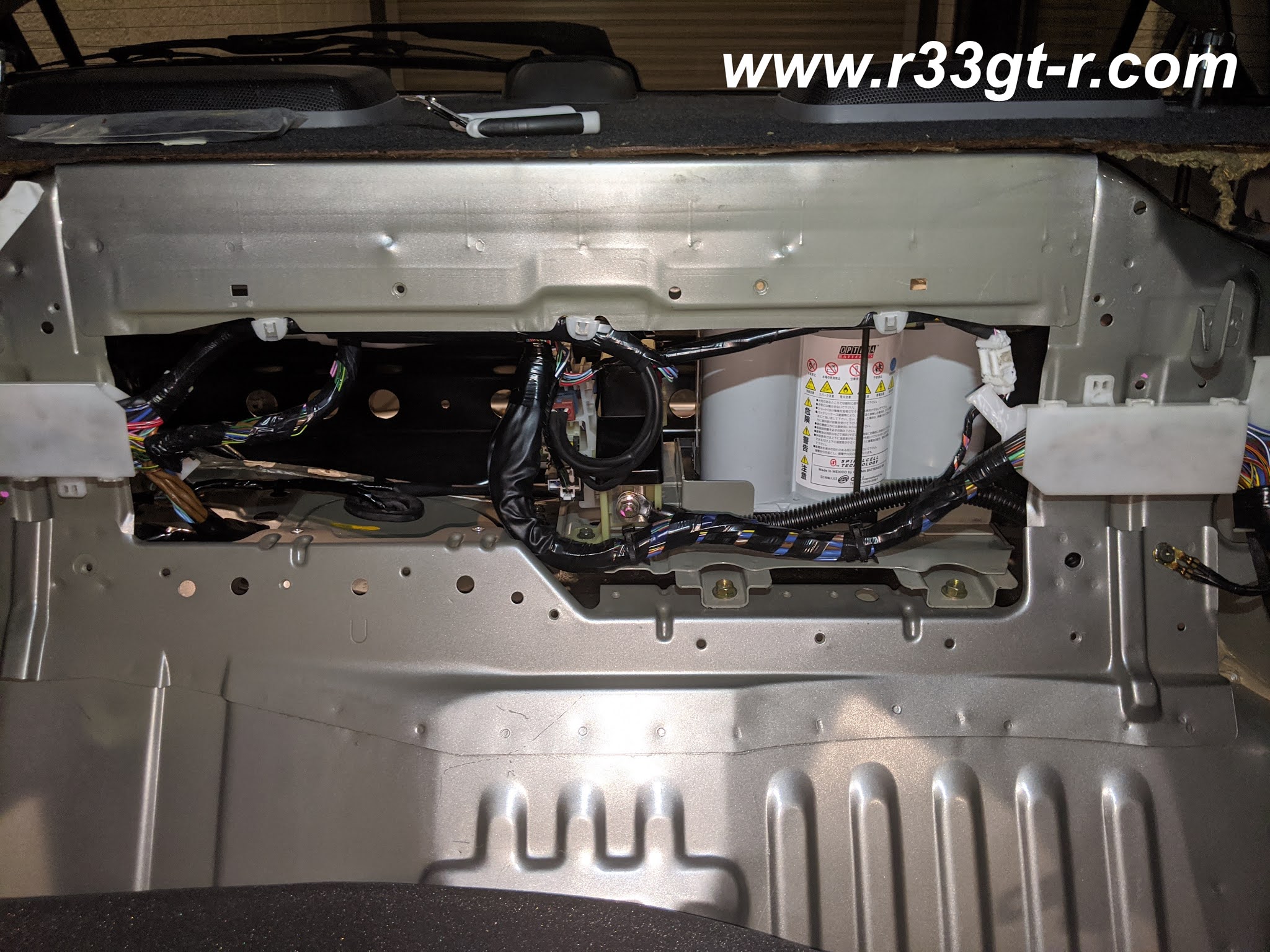 One Man's Lonely Adventures In His R33 Skyline GT-R: Modernizing the ...