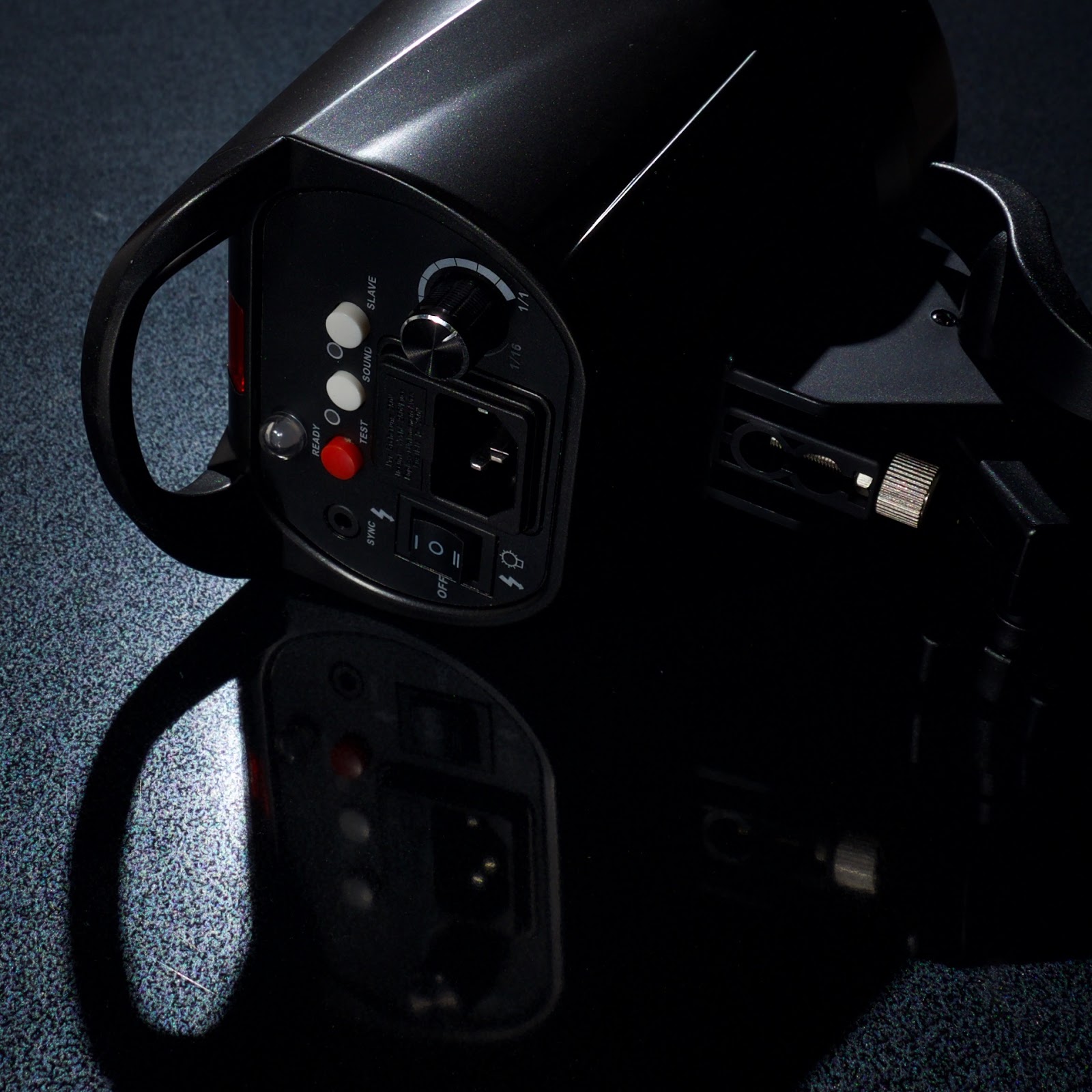 ビール最高！ 〜愛知と三重でモデル撮影〜: UTEBIT T-180Bを買った。ついにモノブロックストロボの世界に突入。