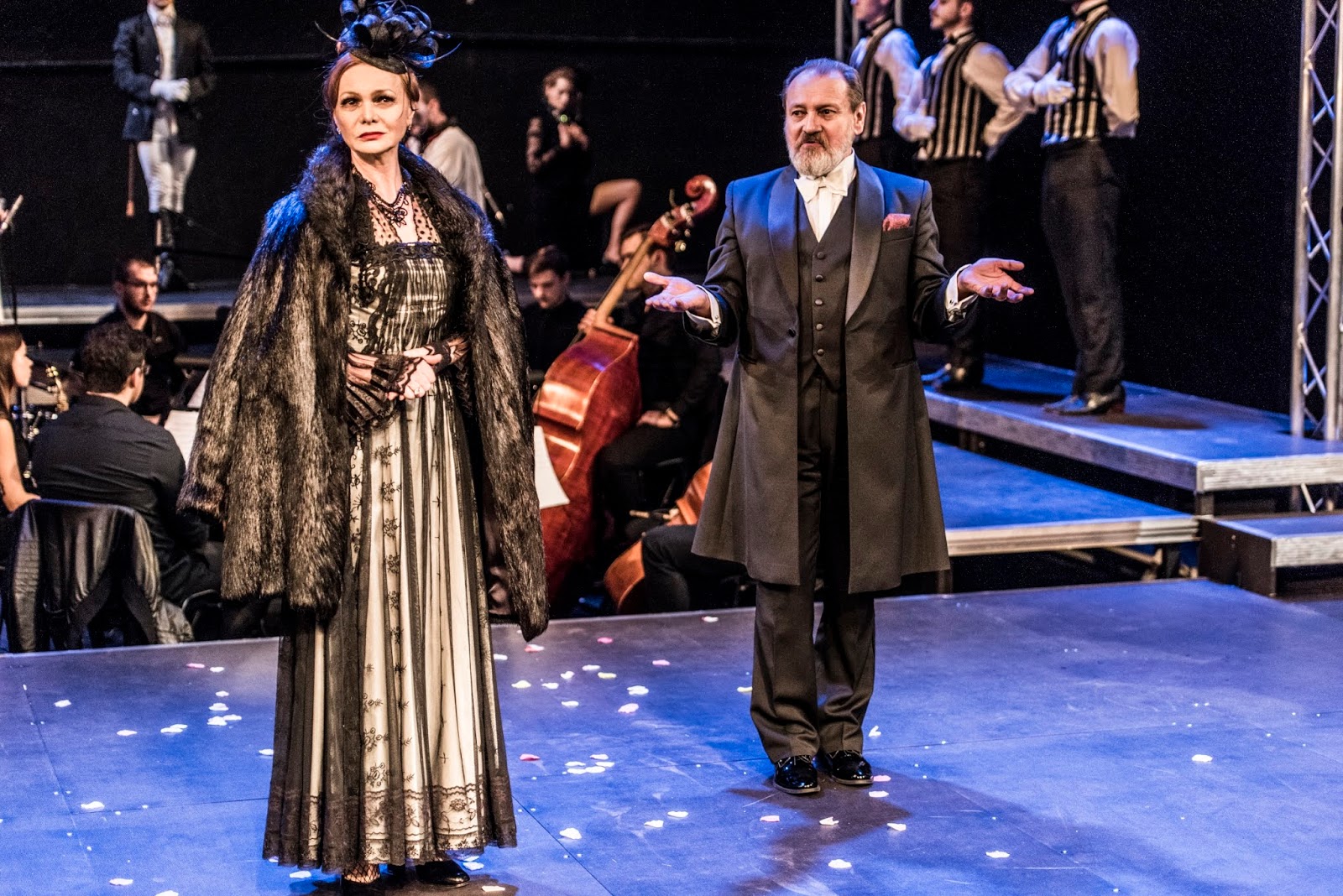 Patrzę się inaczej: Ach, bal więc bal! „Operetka” jak opera / „Operetka ...