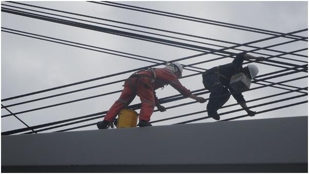 PINOY SEAFARER: Crane Wire Greasing