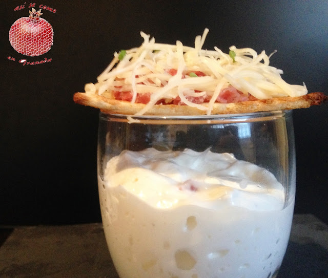 Así se come en Granada.: Espuma de queso crema con jamón y queso