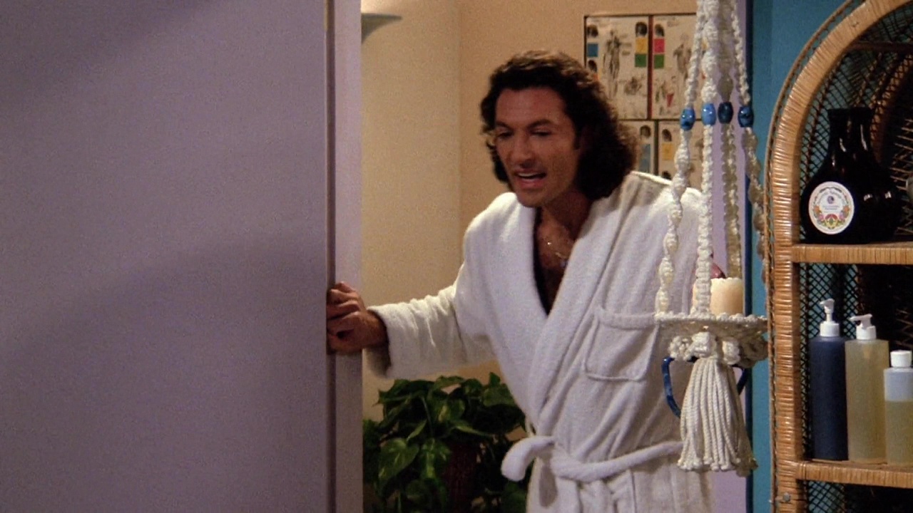 ausCAPS: Cosimo Fusco shirtless in Friends 1-12 "The One with the Dozen ...