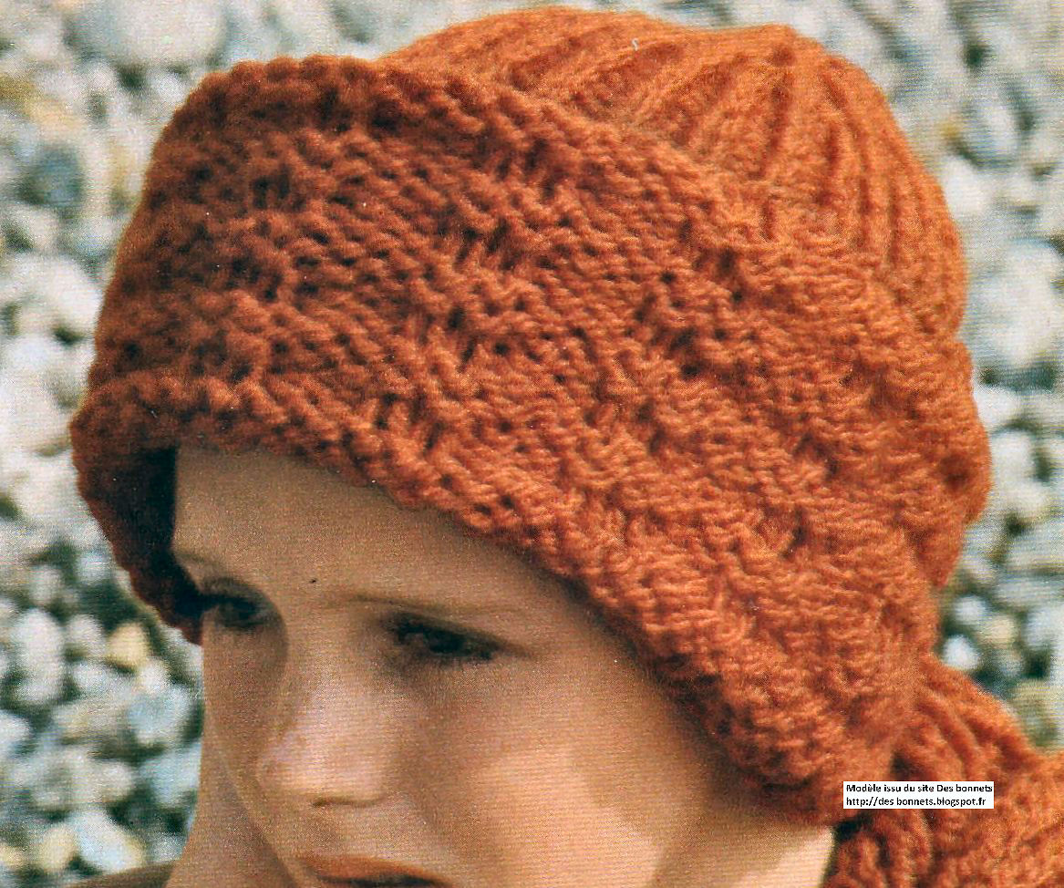 Bonnet femme en côtes et point fantaisie tricoté aux aiguilles