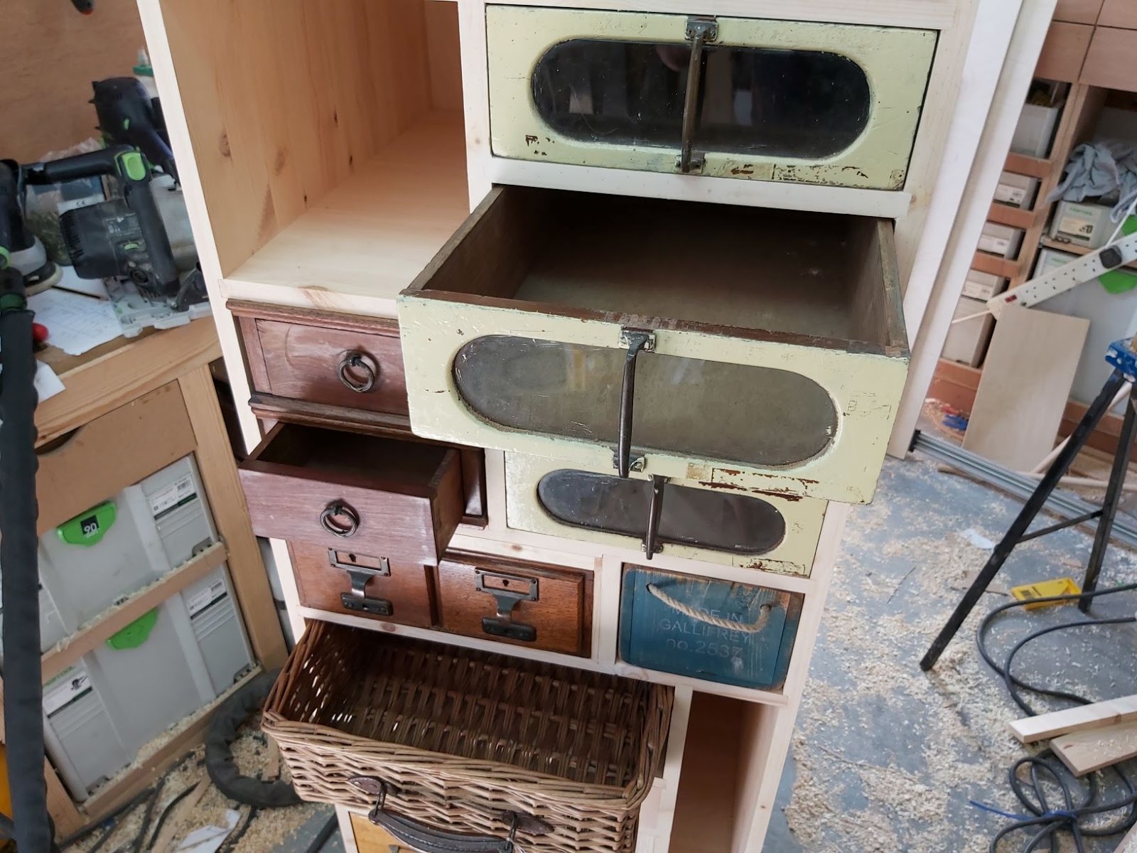 An English Homestead: Odd Drawer Unit