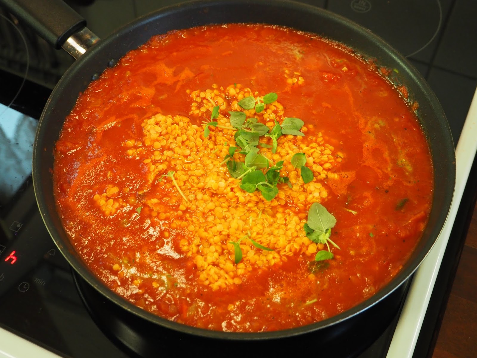 Rouva Kasvis: Pirjon linssi-melanzane ja vihersalaatti