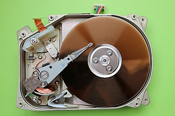 BugWorkShop - 甲蟲工作室: MiniScribe 8051A 42MB 硬碟機（Hard Disk Drive）機械部分拆解（三）