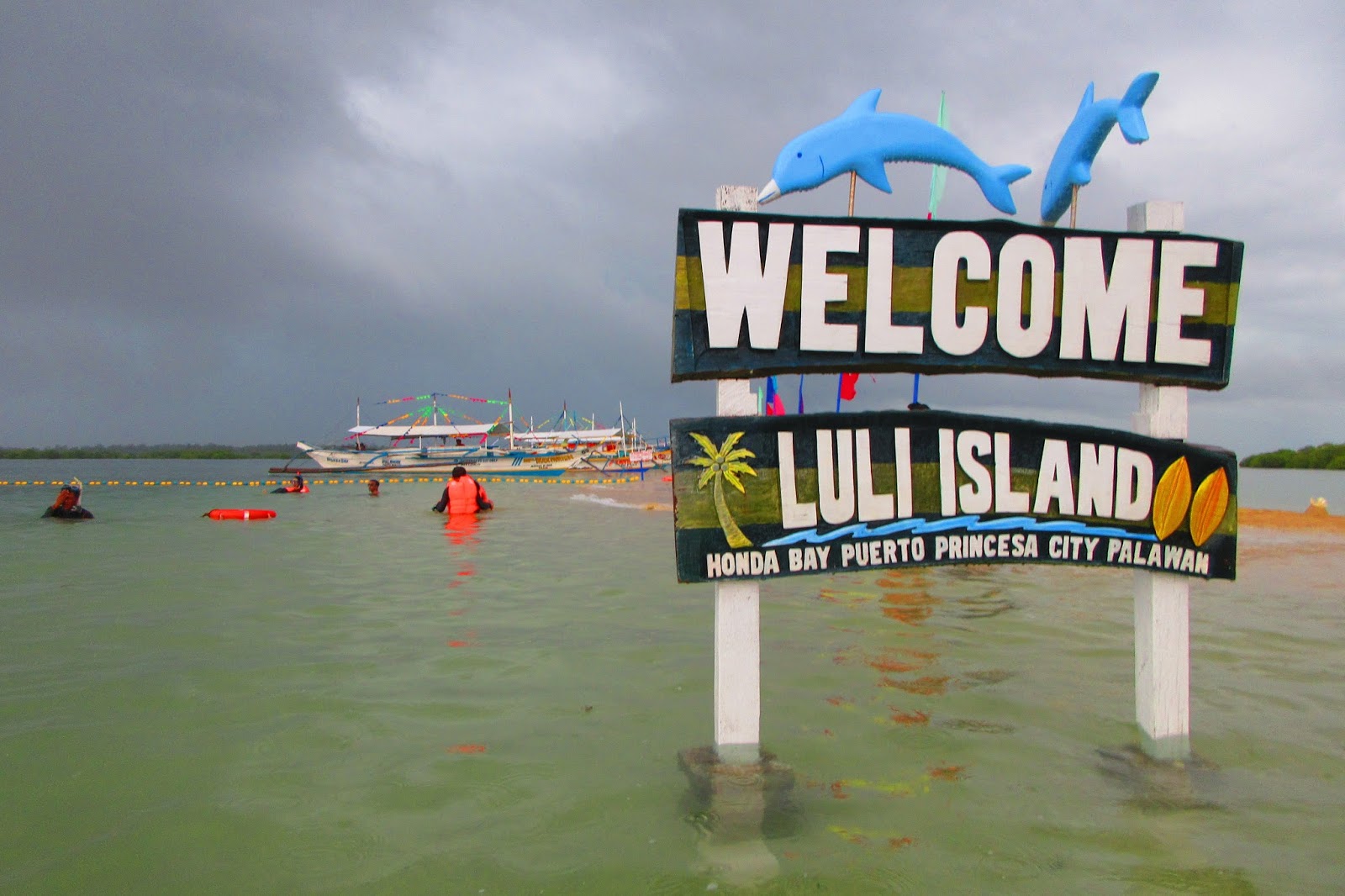 Exploring Honda Bay - The Wandering Juan