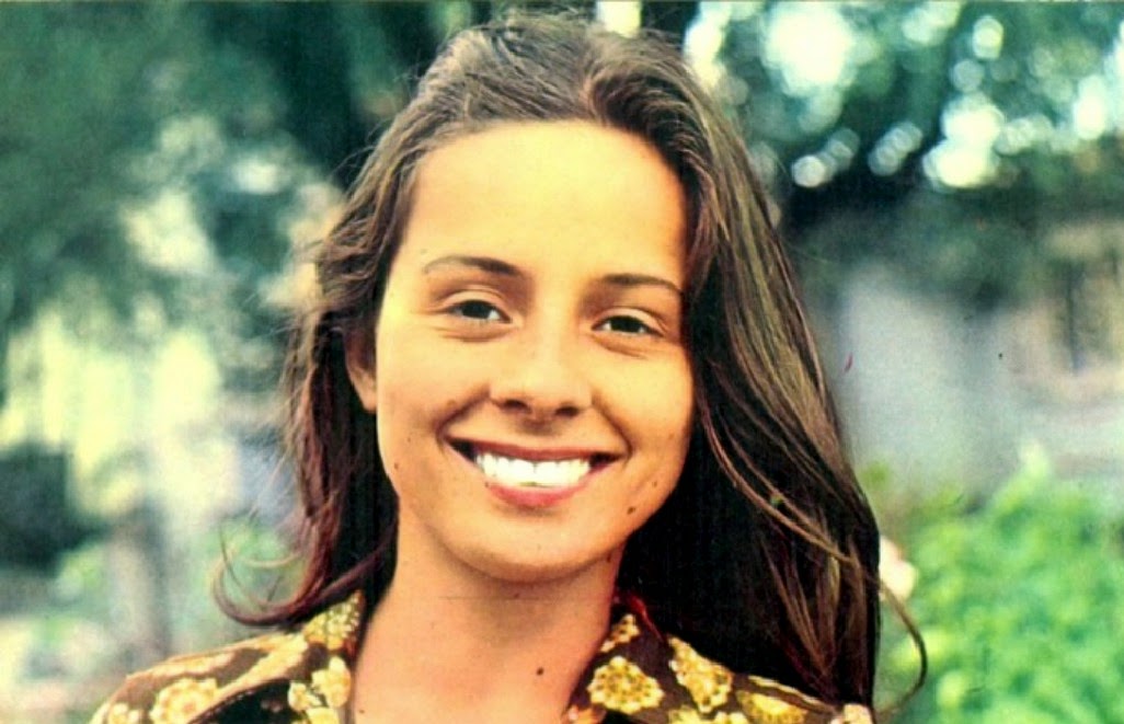 Astros em Revista: DÉBORA DUARTE UMA VIDA DIANTE DAS CÂMERAS