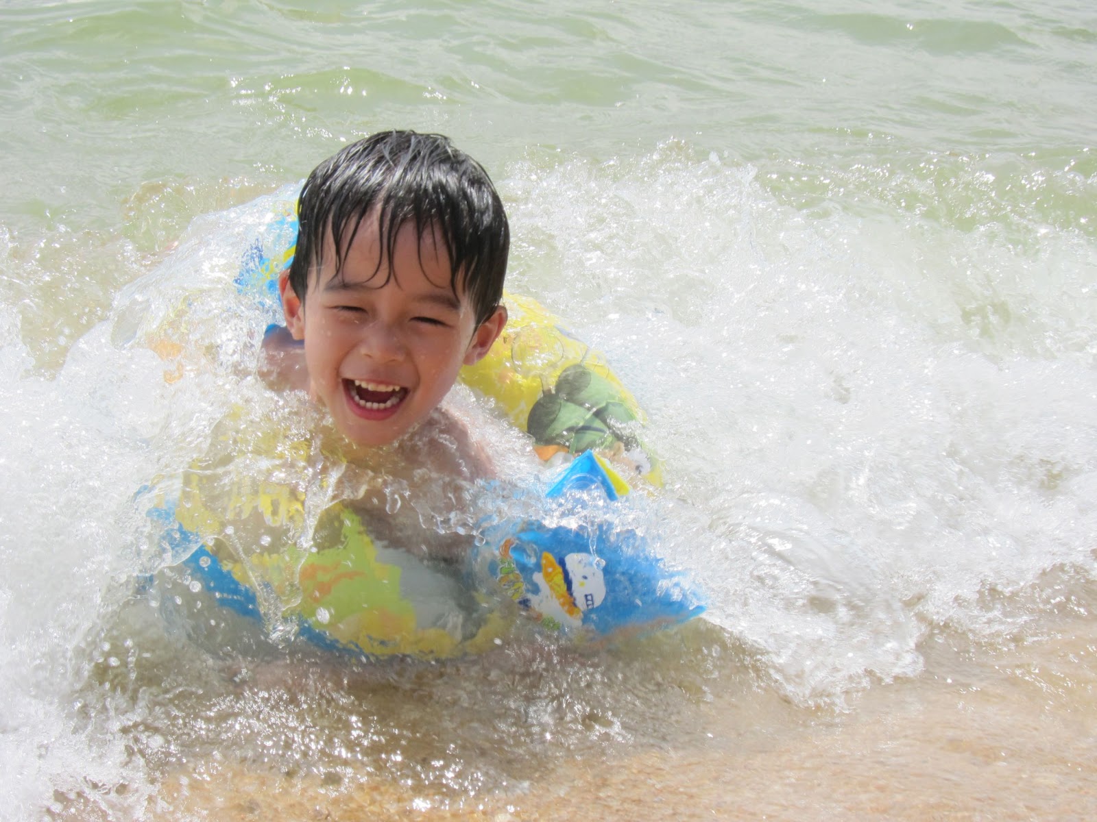 Kambayashi family- Our simple & happy lives: First swimming at the beach