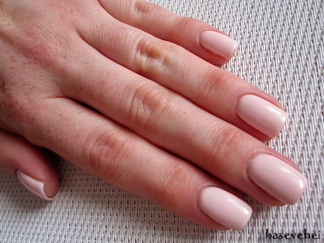 baseveheinails: Semilac - 032 Biscuit - Delikatne zdobienia paznokci