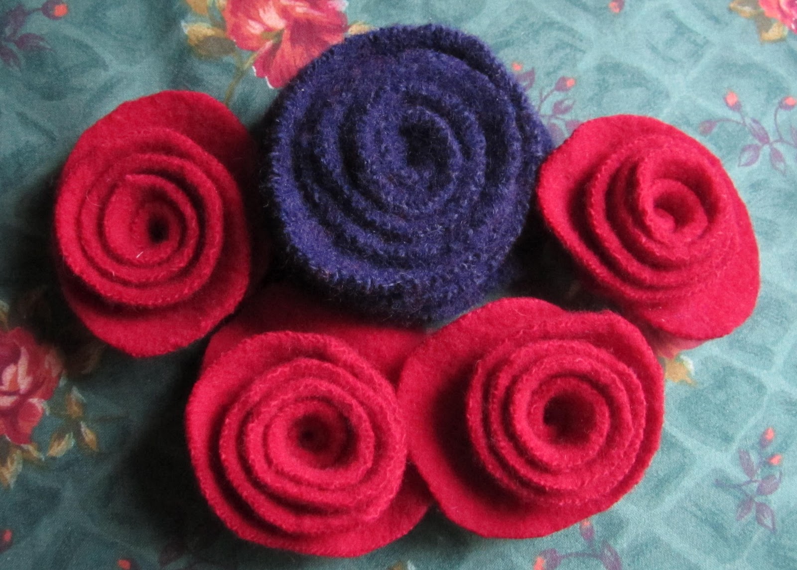 Making Wool Roses...