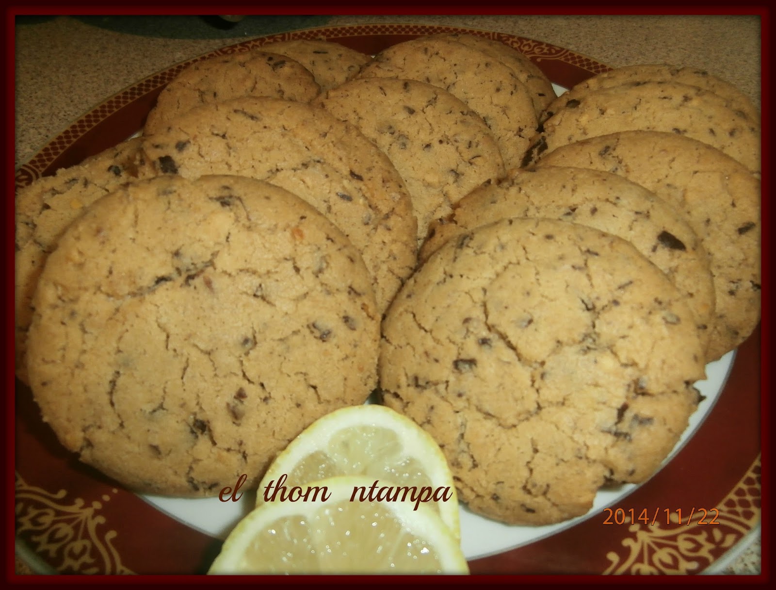 ΠΛΑΘΩ ΖΥΜΑΡΑΚΙΑ ΜΕ ΤΑ ΔΥΟ ΧΕΡΑΚΙΑ ..: Cookies Λεμόνι με σοκολάτα