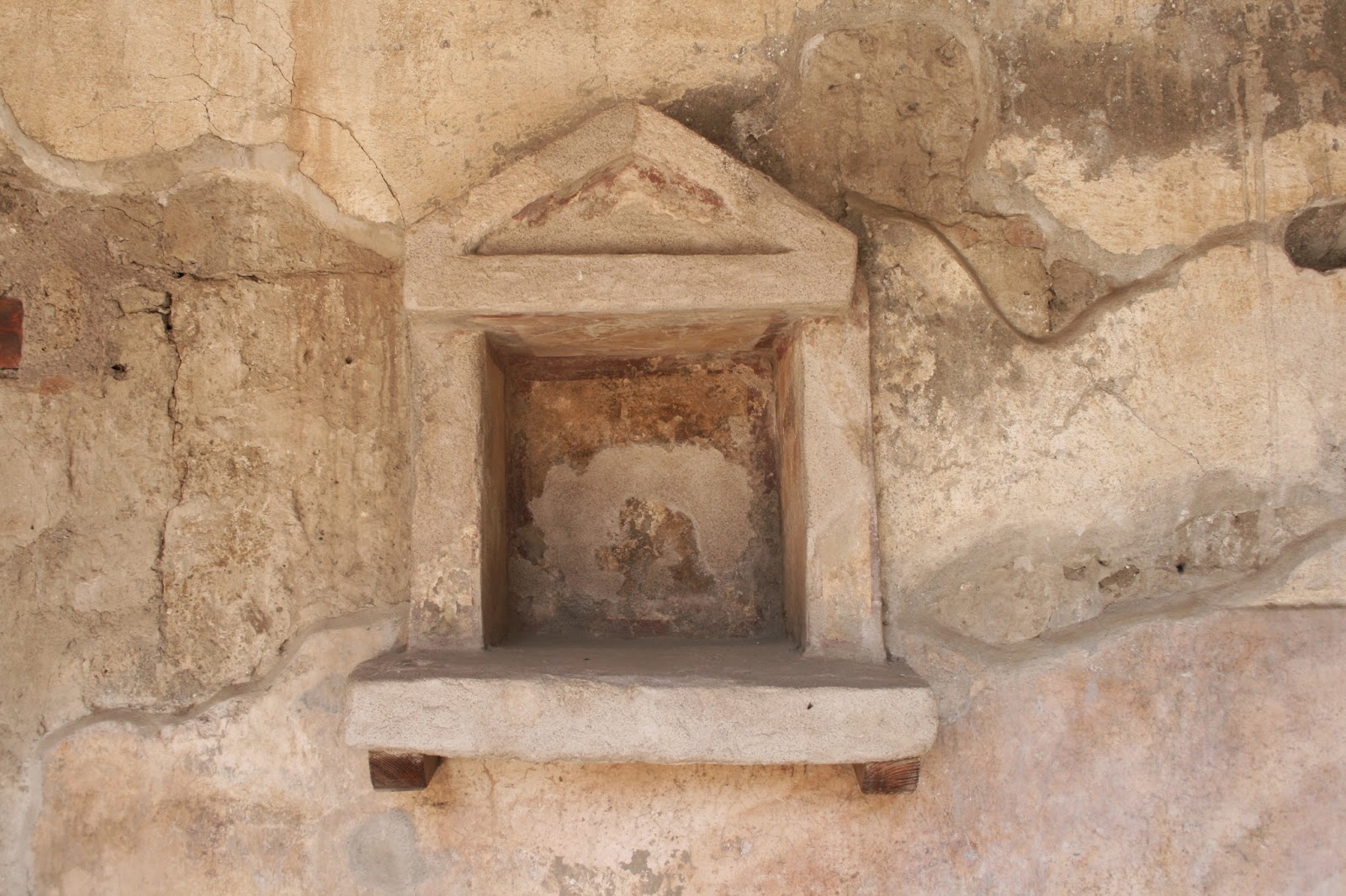 DOMVS ROMANA: Lararium, el culto doméstico de la familia romana