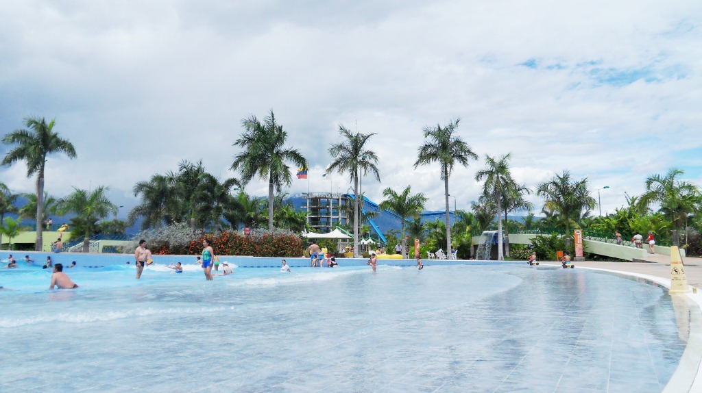 Noticias, Arte, Cultura y Turismo: PLAYA DE OLAS PARQUE ACUÁTICO EL JUNCAL